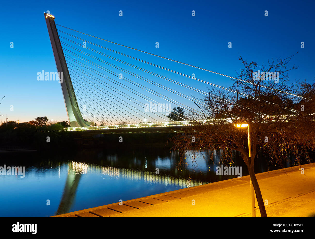 'Puente del Alamillo' bridge designed by Santiago Calatrava crossing ...
