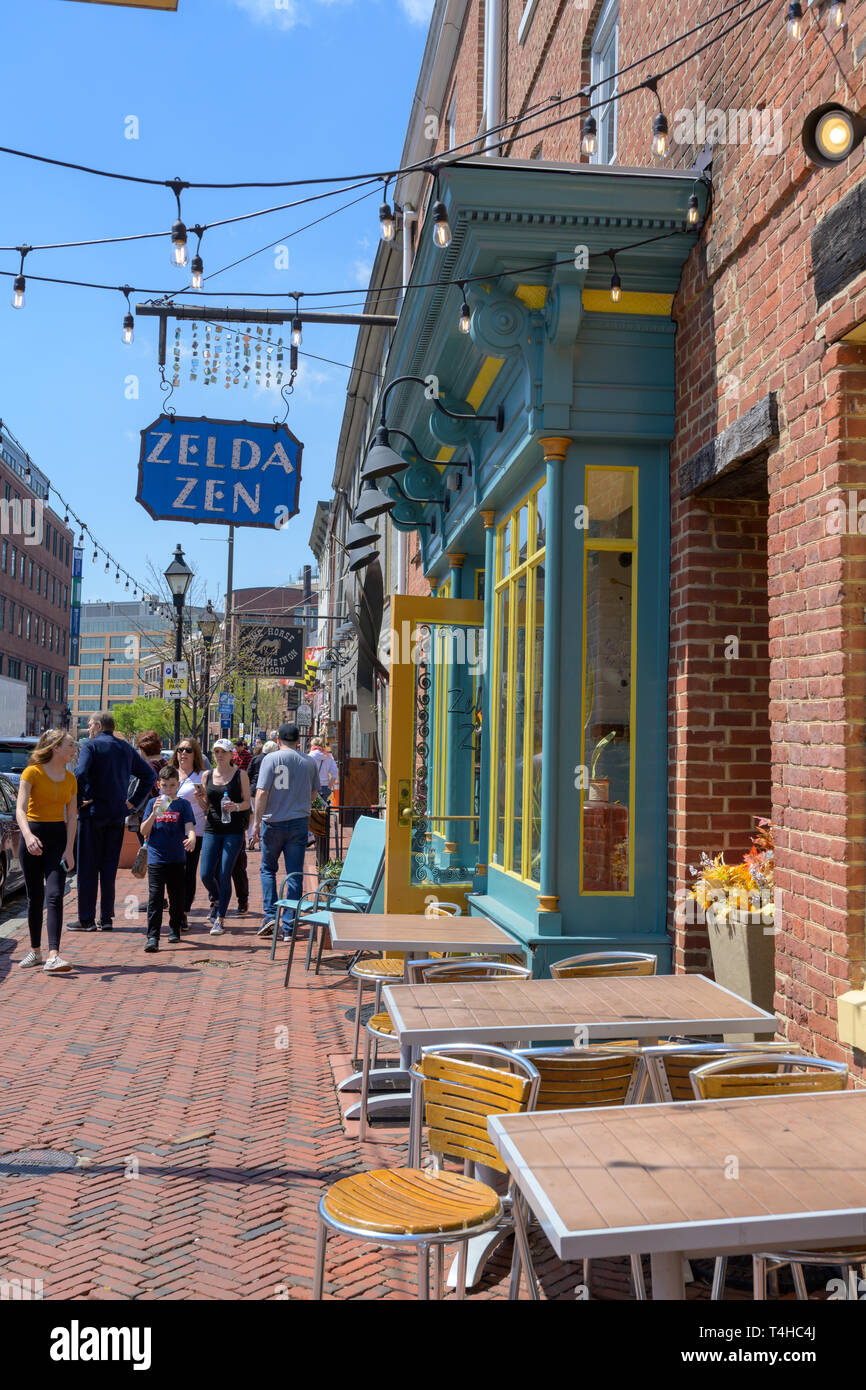 Fells Point Baltimore Md Usa April 13 2019 Tourists And Shoppers Walk Along Thames St In