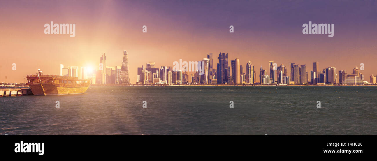 Qatar skyline sun hi-res stock photography and images - Alamy