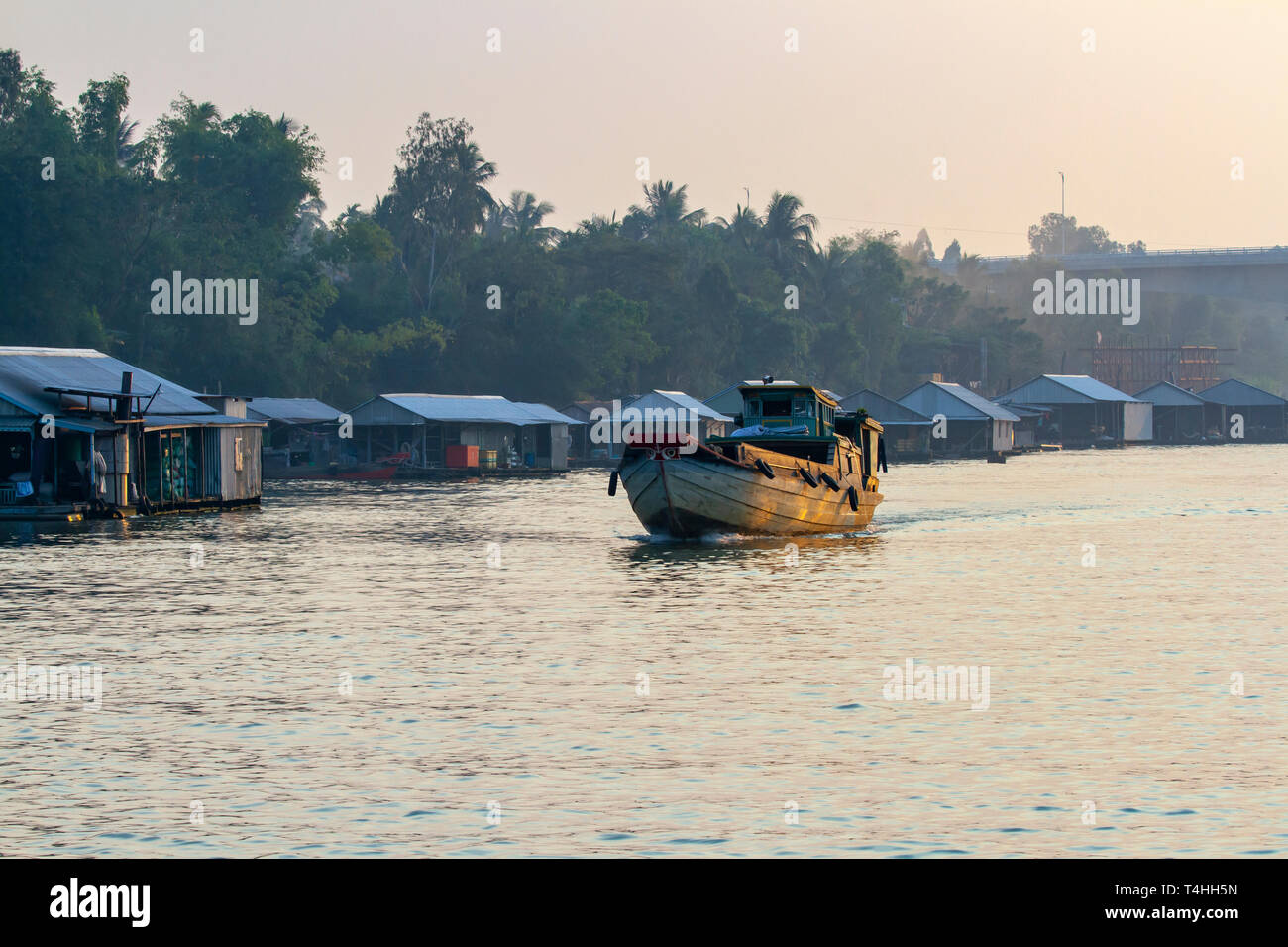 Floating houses mekong delta hi-res stock photography and images - Alamy