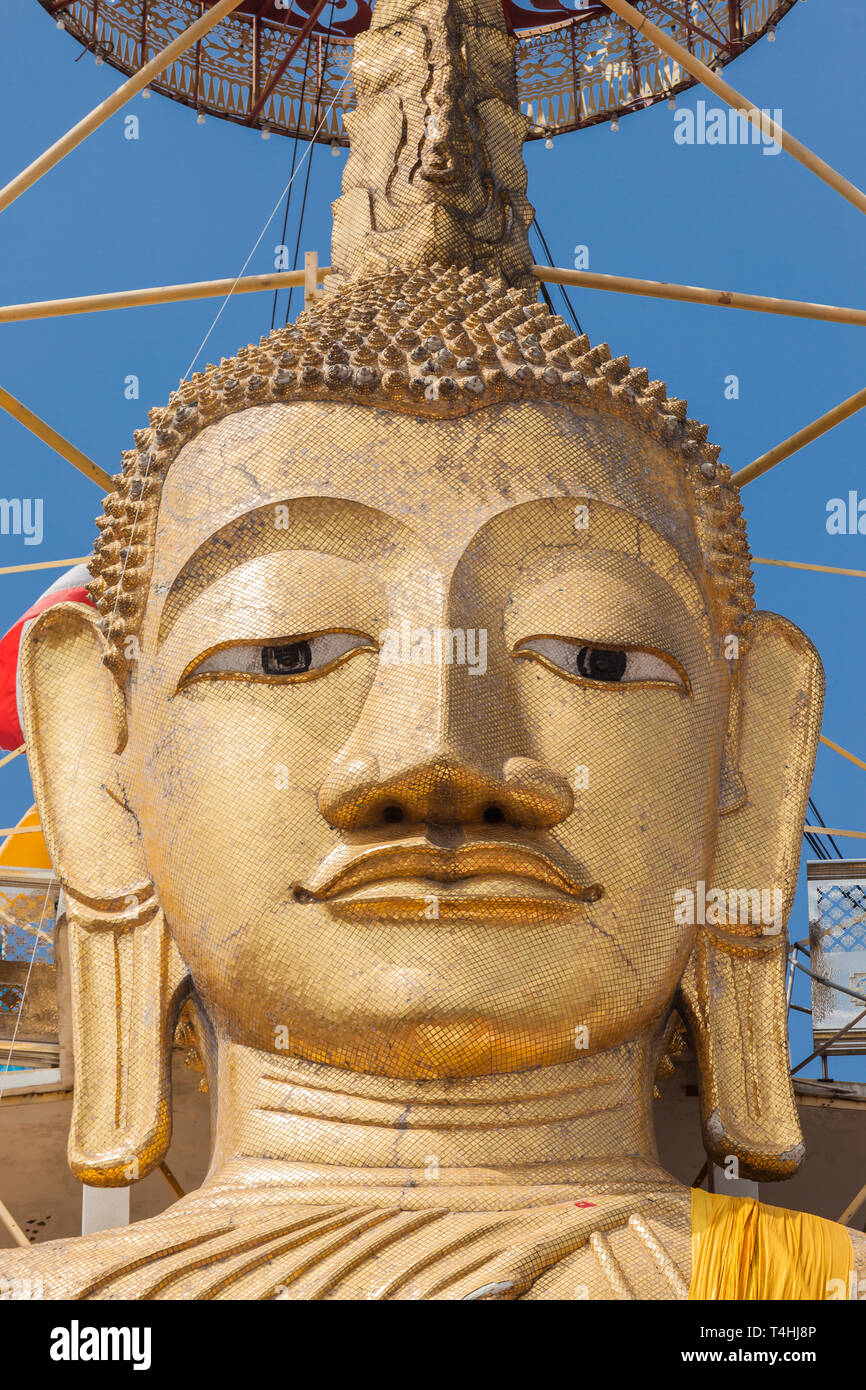 Great golden buddha statue hi-res stock photography and images - Alamy