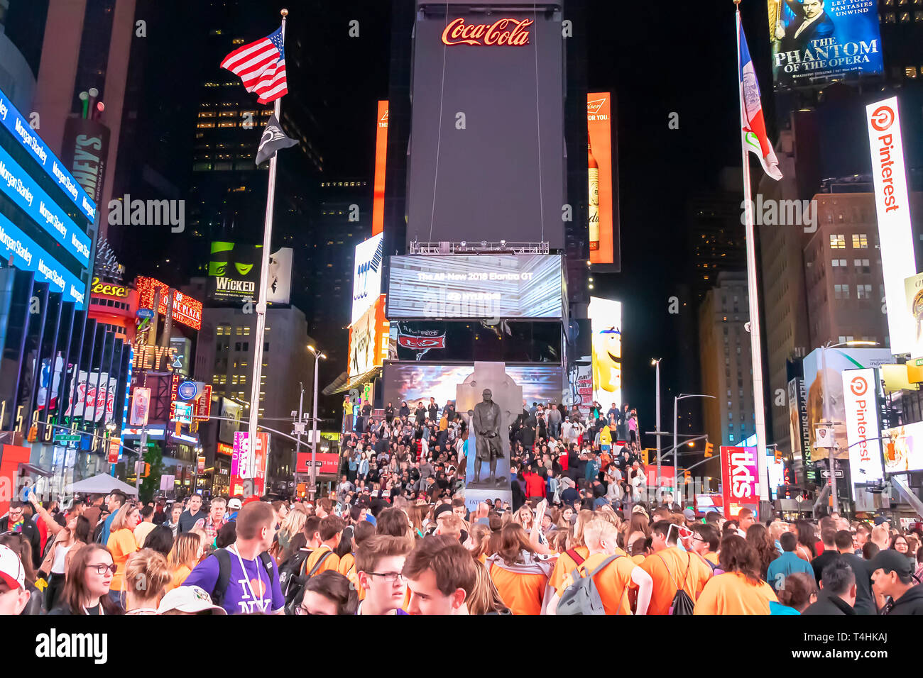 The times square intersection in midtown manhattan new york city hi-res ...