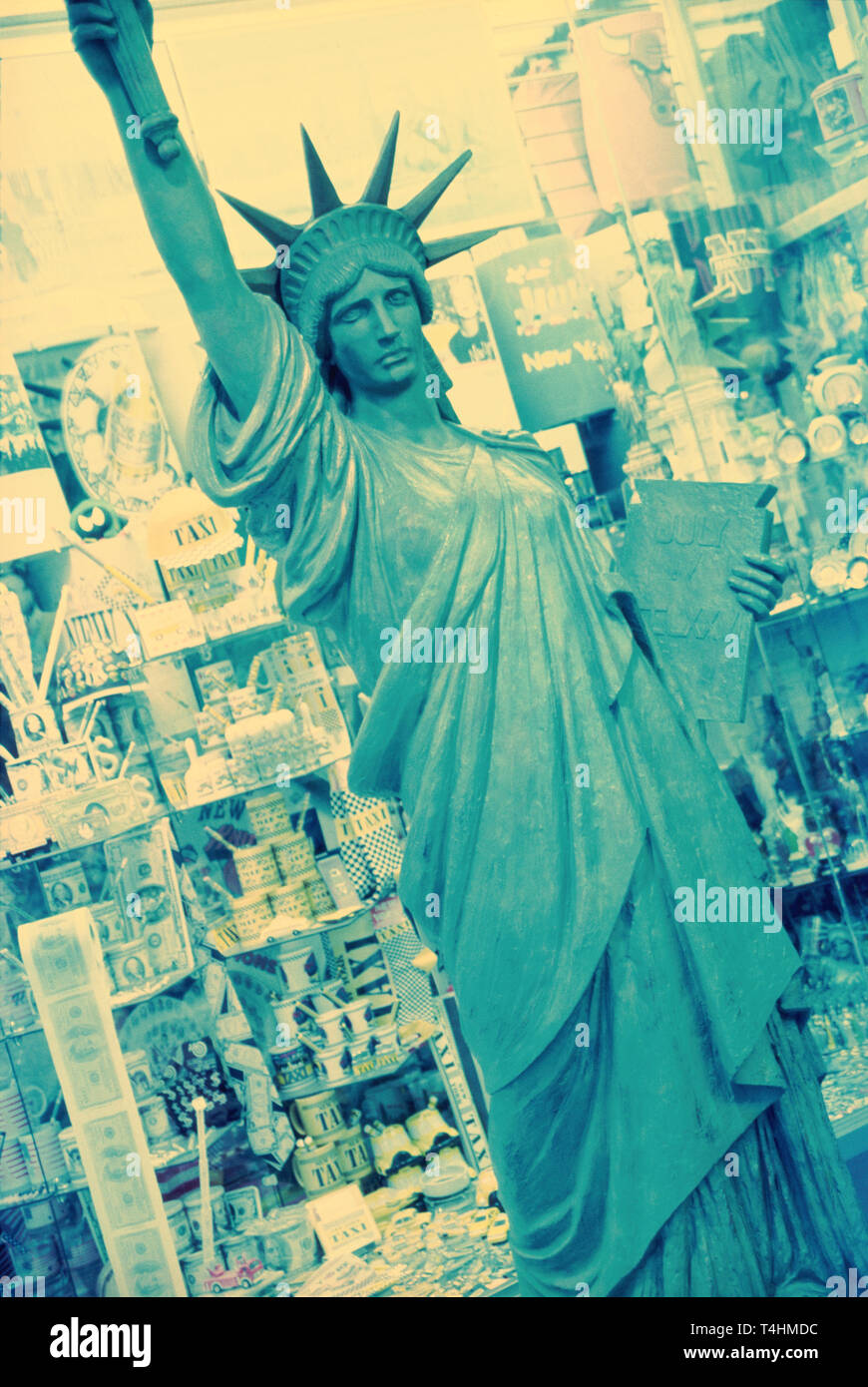 Plastic statue of liberty hi-res stock photography and images - Alamy