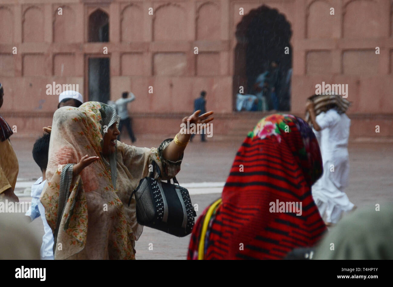 Thousands of Pakistani People arrive to attend the Maghrib prayer ...