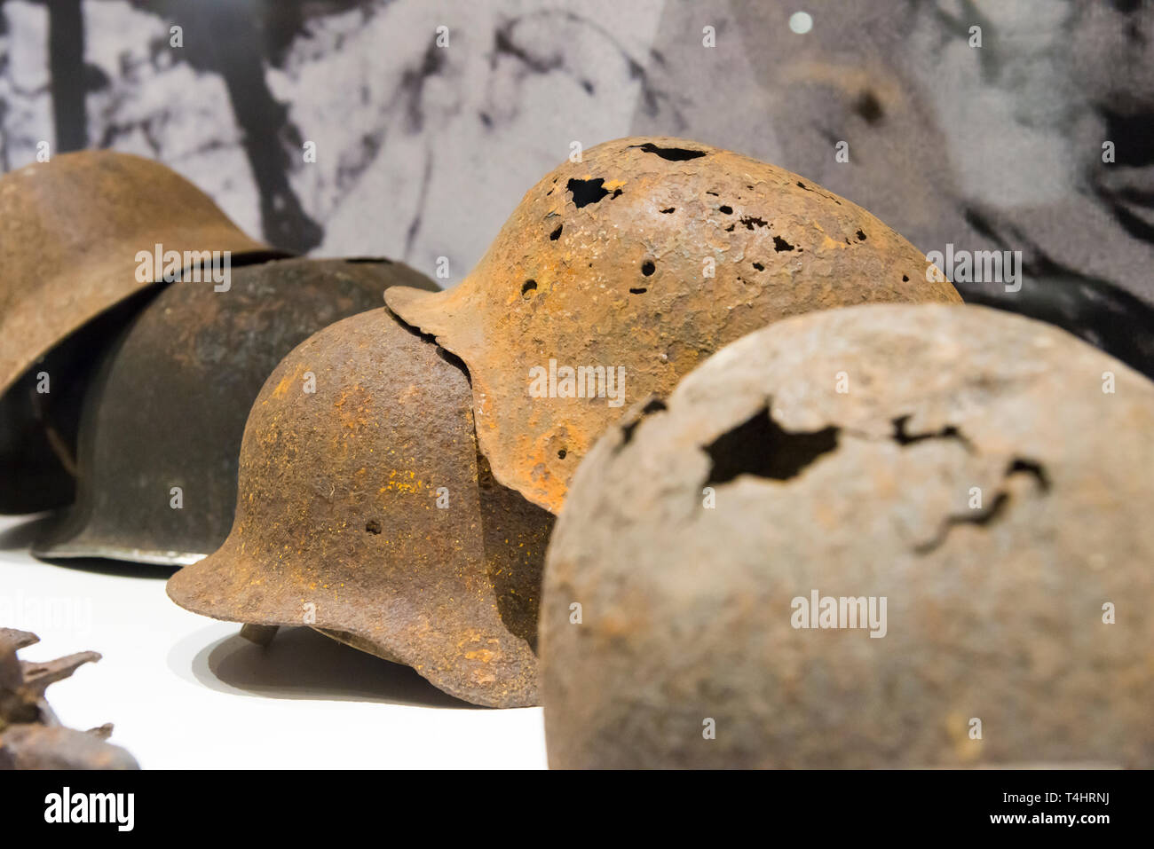 Ww2 helmet hi-res stock photography and images - Alamy