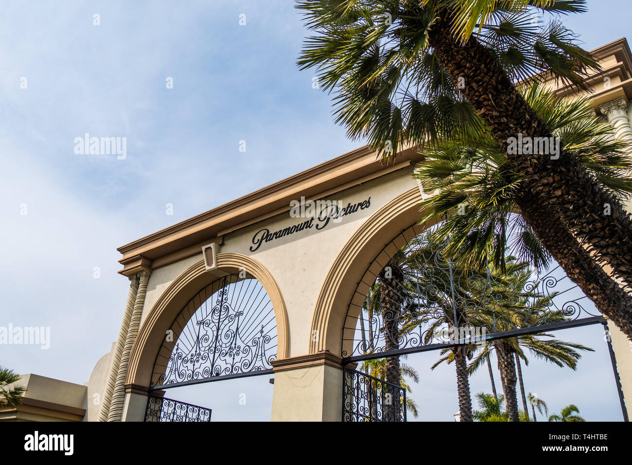 Paramount studio melrose gate hi-res stock photography and images - Alamy