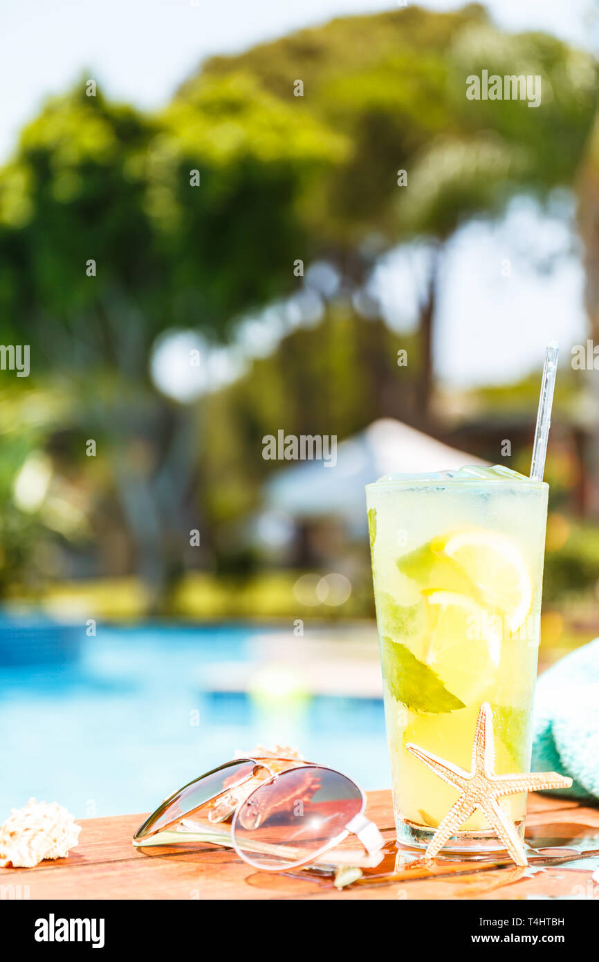Poolside mocktail hi-res stock photography and images - Alamy