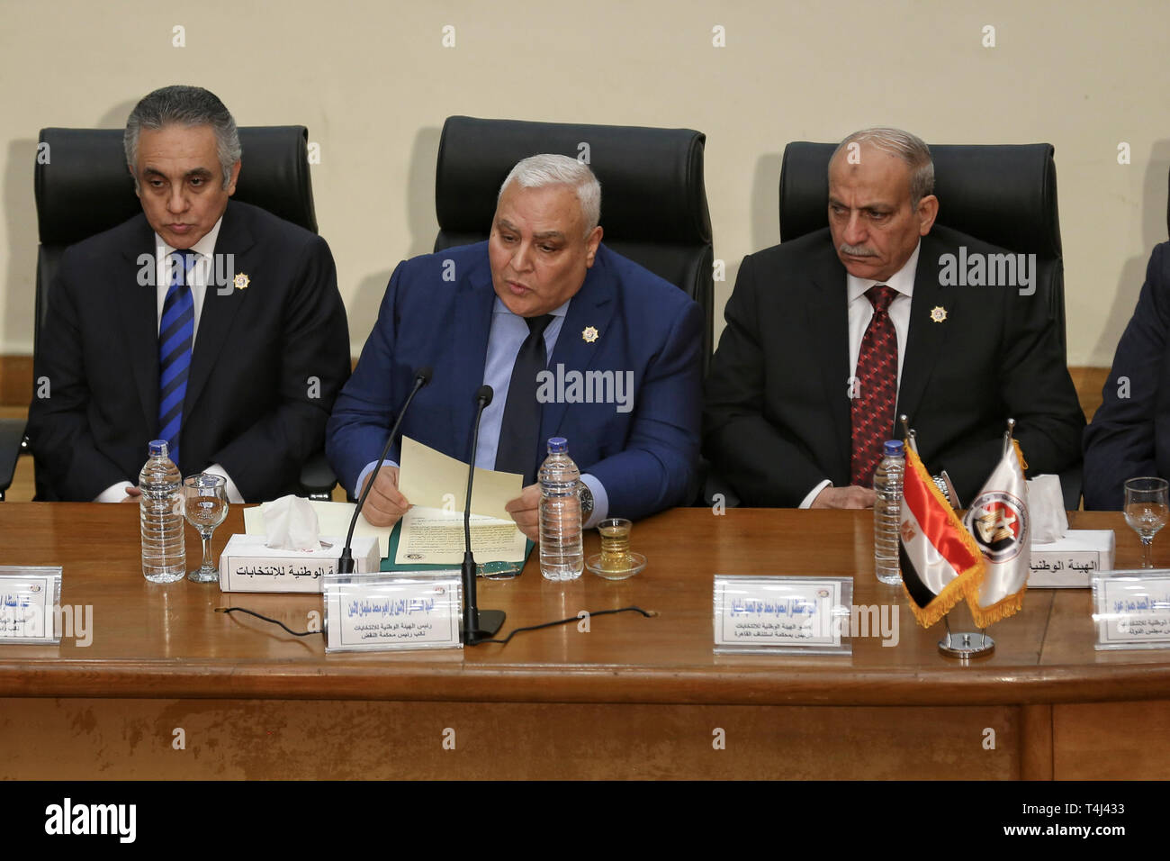 17 April 2019, Egypt, Cairo: Lasheen Ibrahim, (C), head of the Egyptian ...