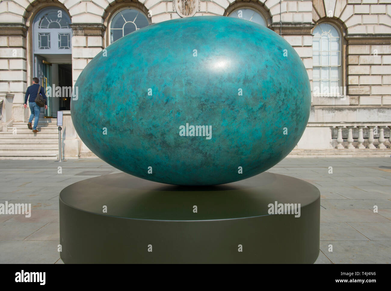 Giant bronze egg sculpture hi-res stock photography and images - Alamy
