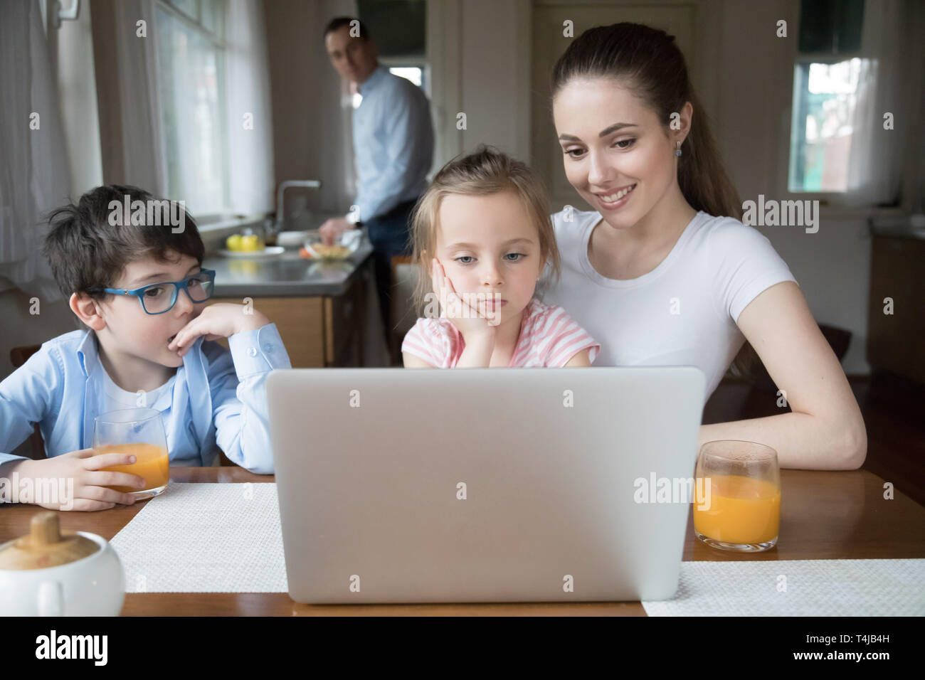 Cartoon boy and girl hi-res stock photography and images - Alamy