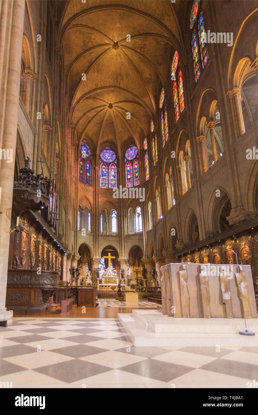 Notre Dame de Paris Cathedral interior, columns and gothic ceilings ...