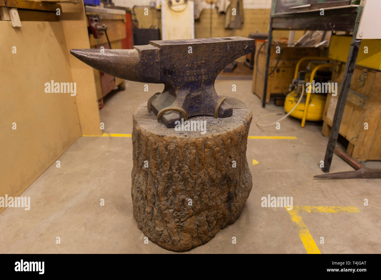 Anvil hi-res stock photography and images - Alamy