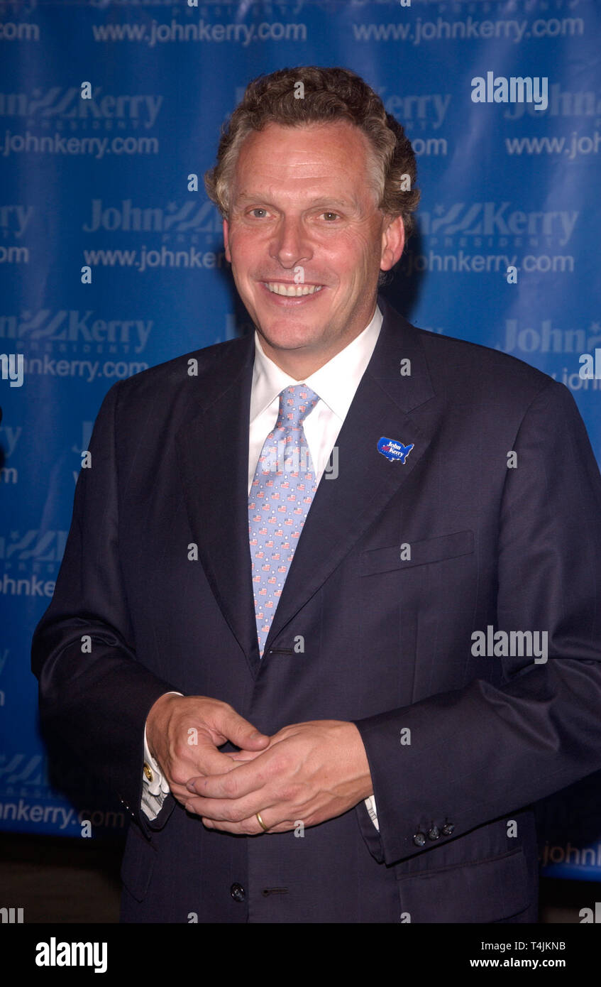 LOS ANGELES, CA. June 24, 2004: Democratic National Committee chairman ...