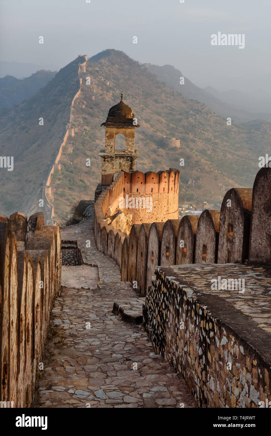 Ancient long wall with towers around Amber Fort at morning. Jaipur ...