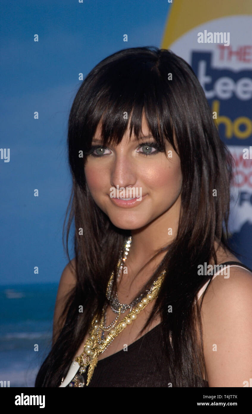 LOS ANGELES, CA. August 08, 2004: Singer ASHLEE SIMPSON at the 2004 Teen Choice Awards at ...