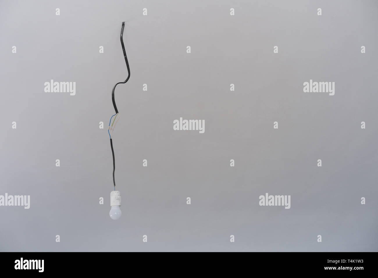 light bulb hanging on the wire in the white room Stock Photo - Alamy