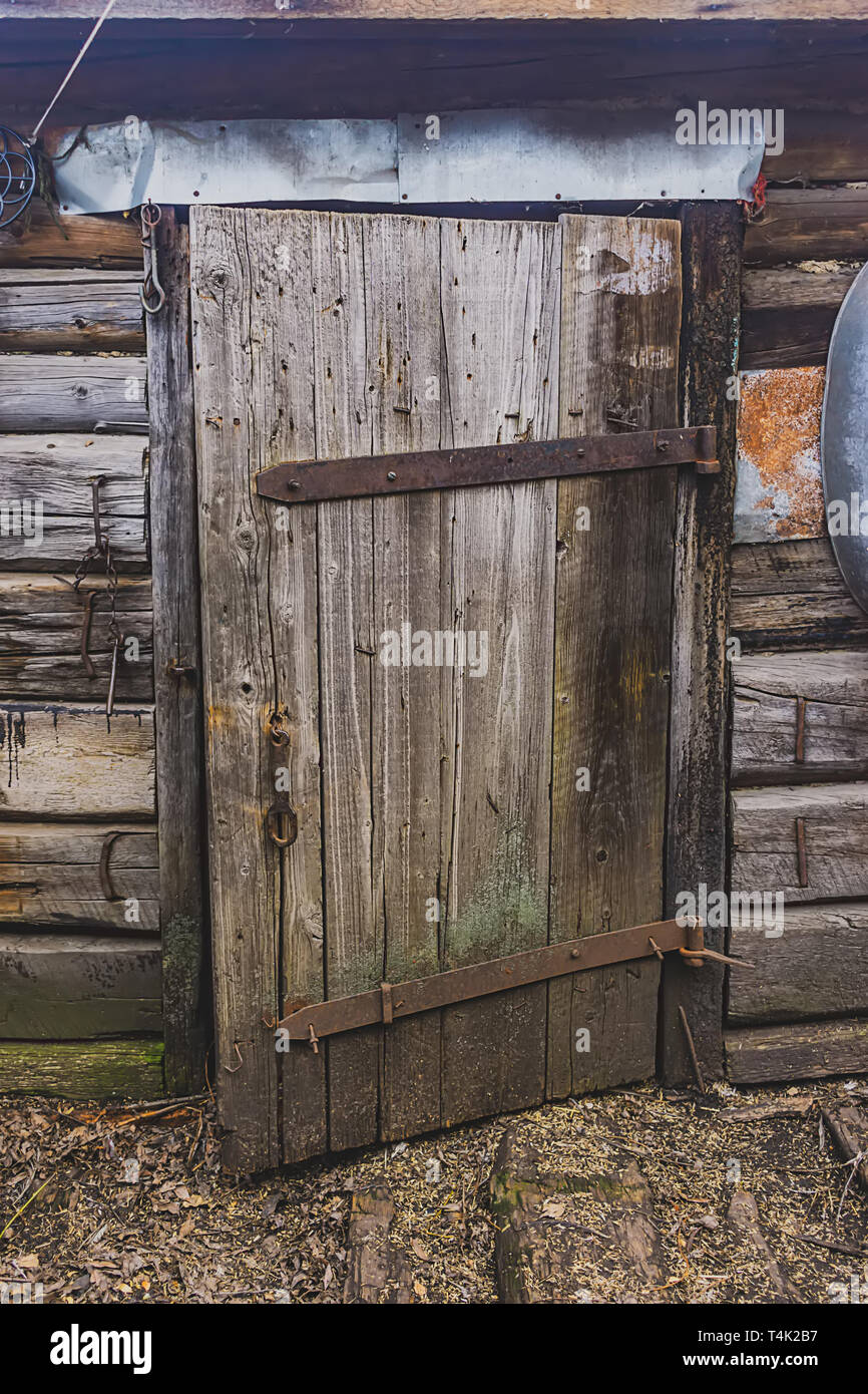 rustic abandoned house., old wooden door of a collapsed barn Stock ...