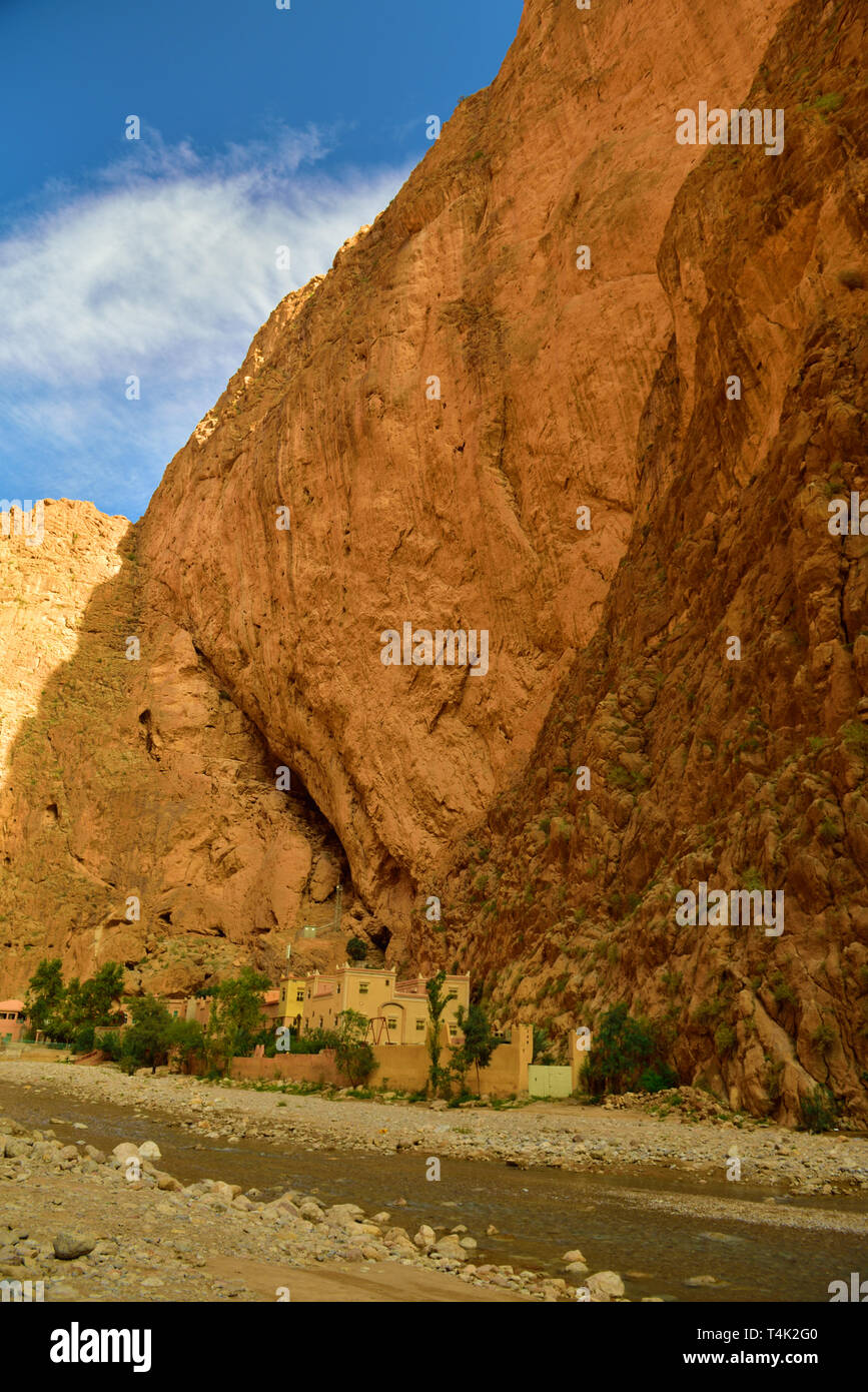 Sheer valley walls hi-res stock photography and images - Alamy