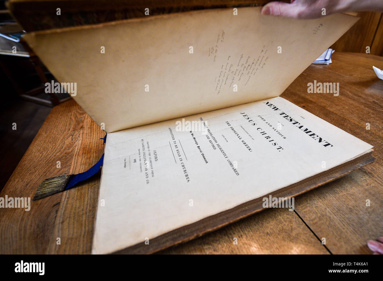 In salisbury cathedrals 15th century library hi-res stock photography ...