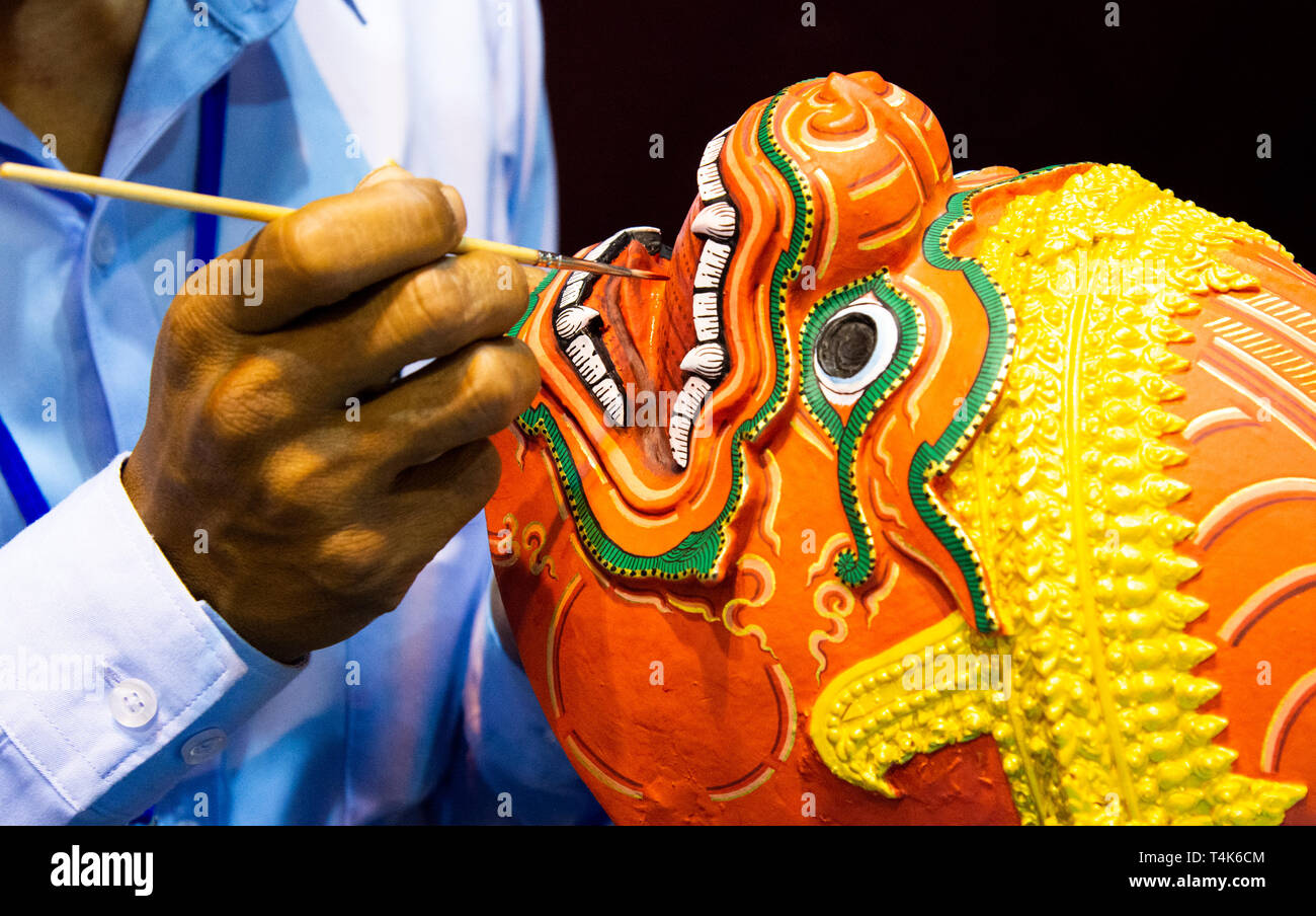 Khon mask hi-res stock photography and images - Alamy