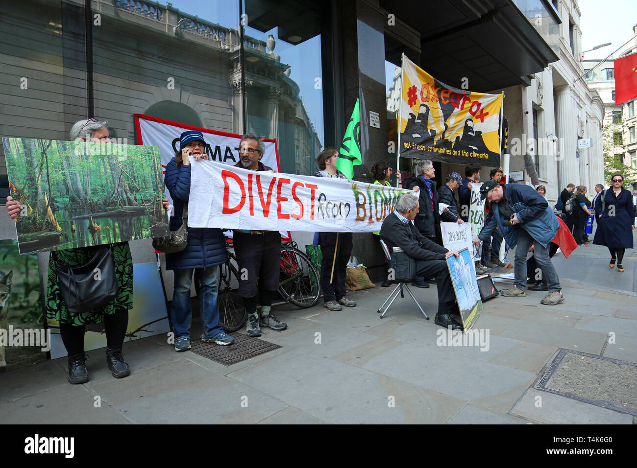 Enviromental campaigners from Biofuelwatch hold a family friendly ...