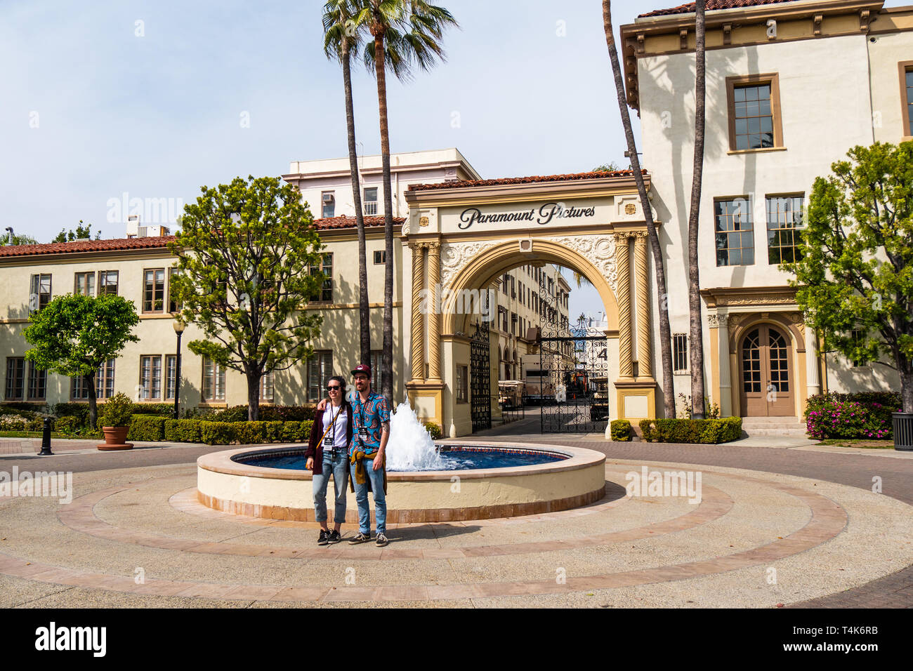 Paramount pictures entrance gate hi-res stock photography and images ...
