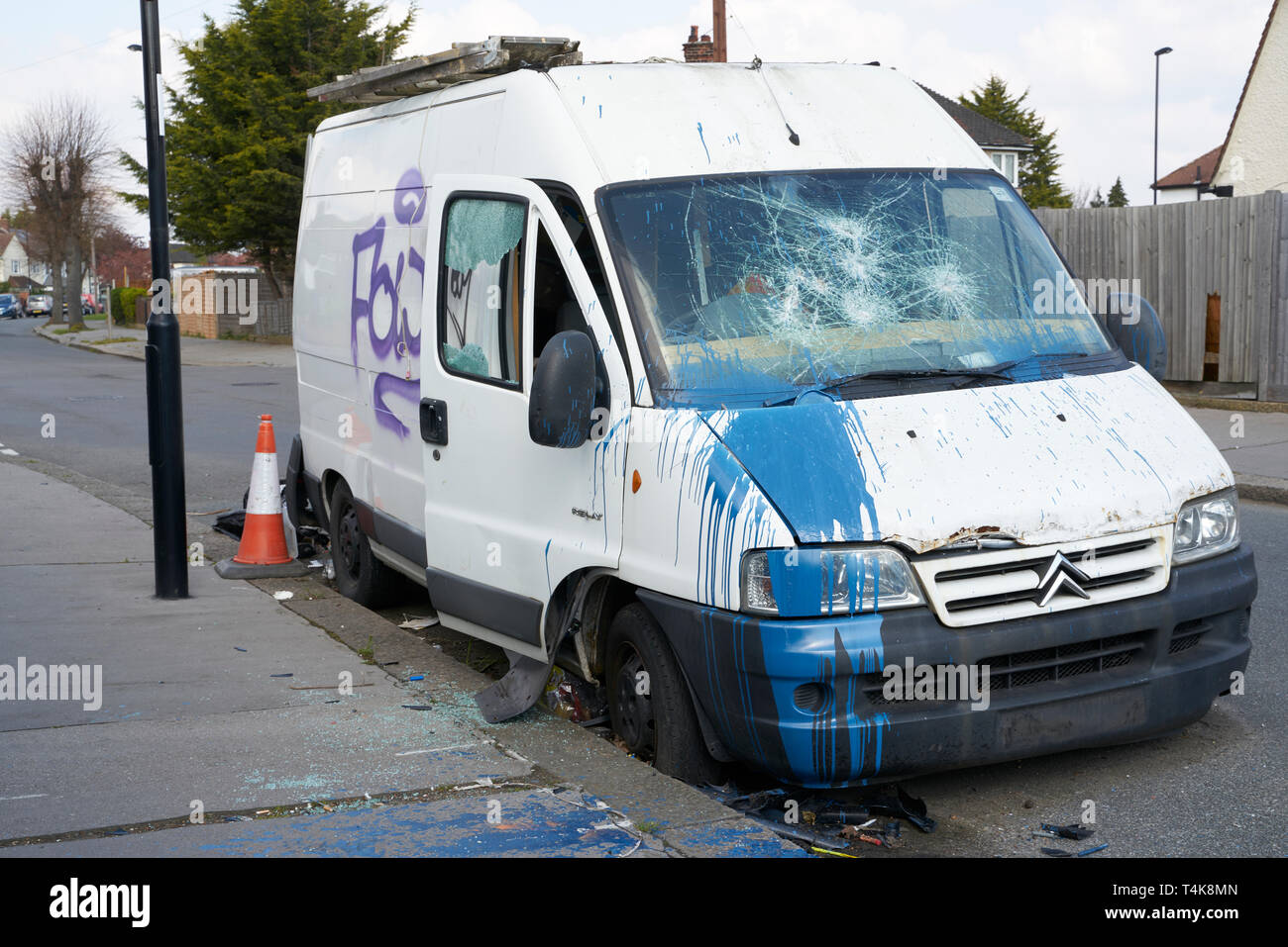 Vandalised van hi-res stock photography and images - Alamy
