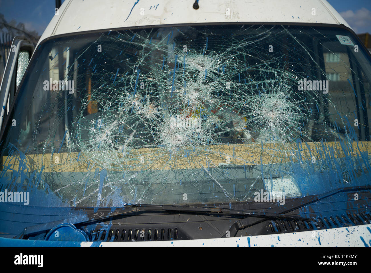Vandalised van hi-res stock photography and images - Alamy