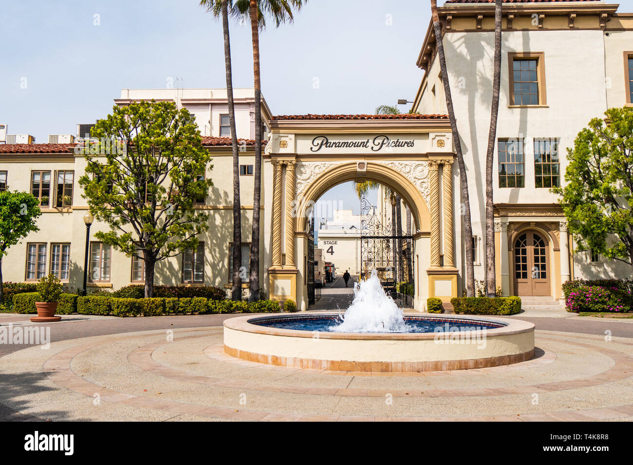 Paramount pictures entrance gate hi-res stock photography and images ...