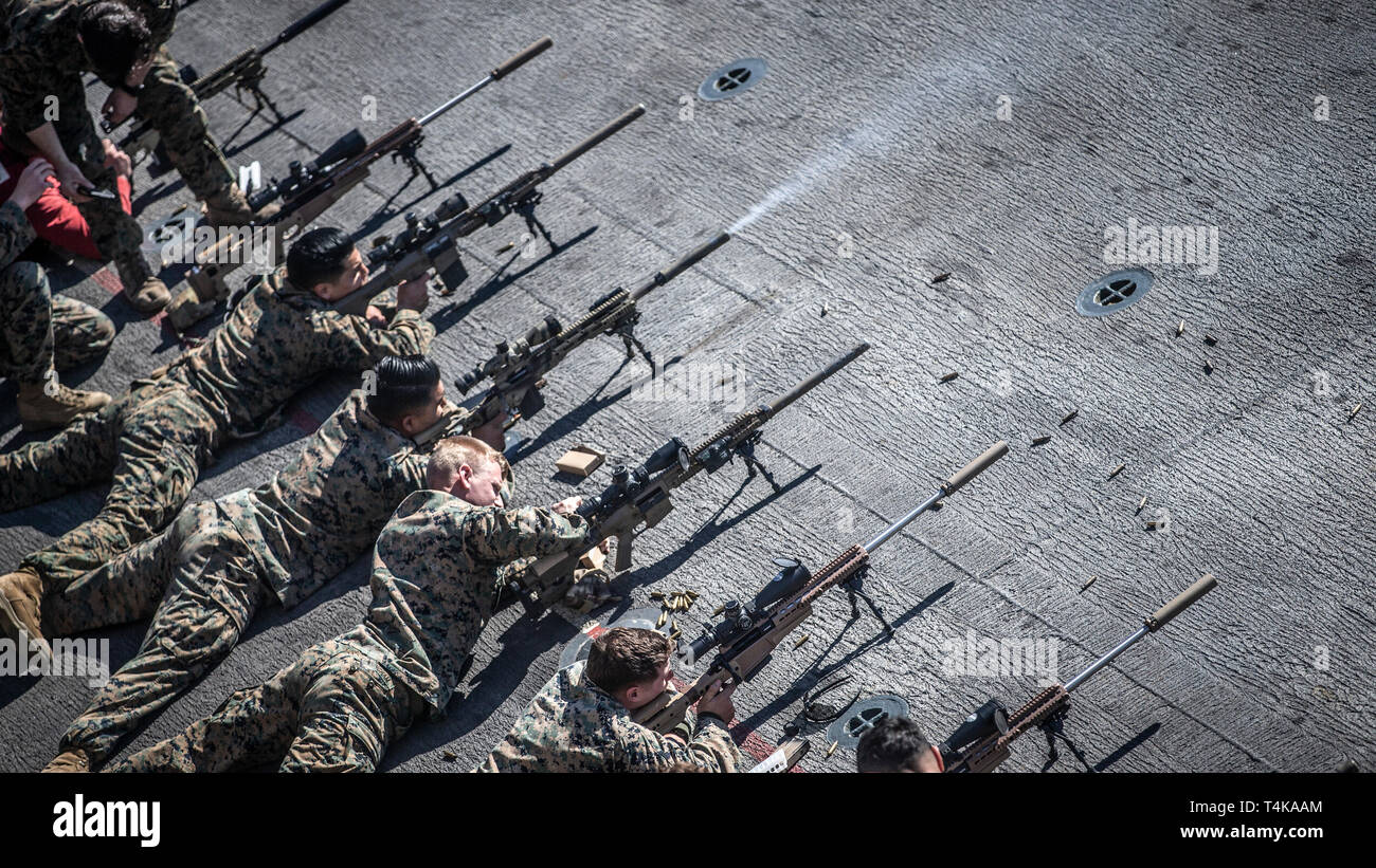 Marines sight in rifles hi-res stock photography and images - Alamy