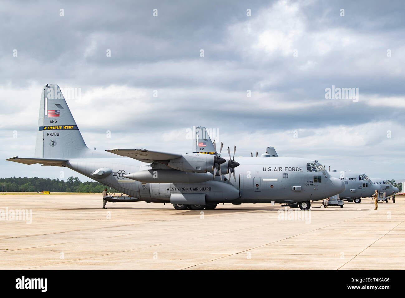 130th airlift wing hi-res stock photography and images - Alamy
