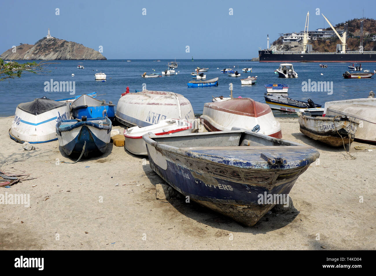 Beached fishing boats hi-res stock photography and images - Alamy