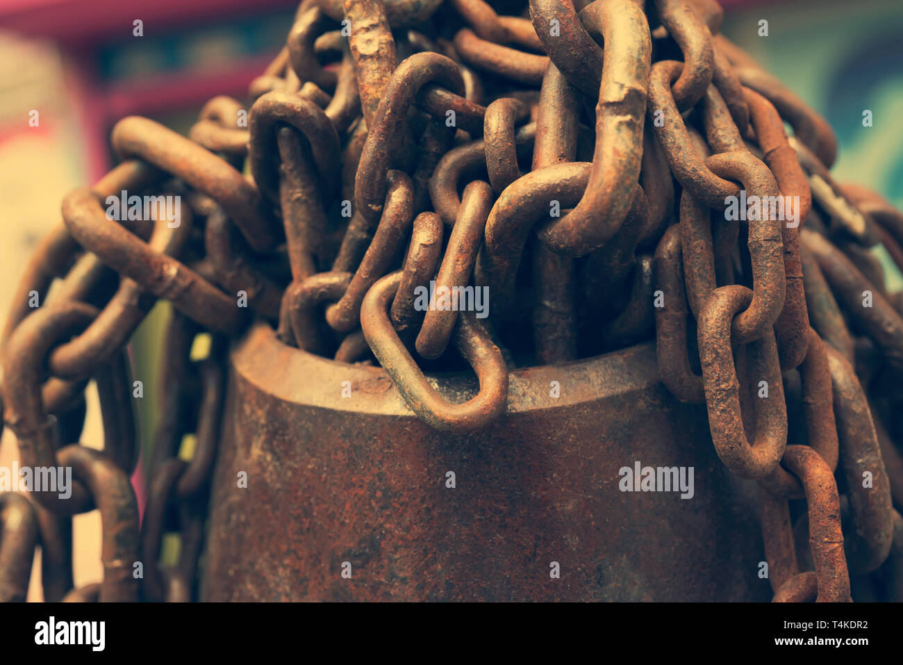 Metal chain bunch chains hi-res stock photography and images - Alamy