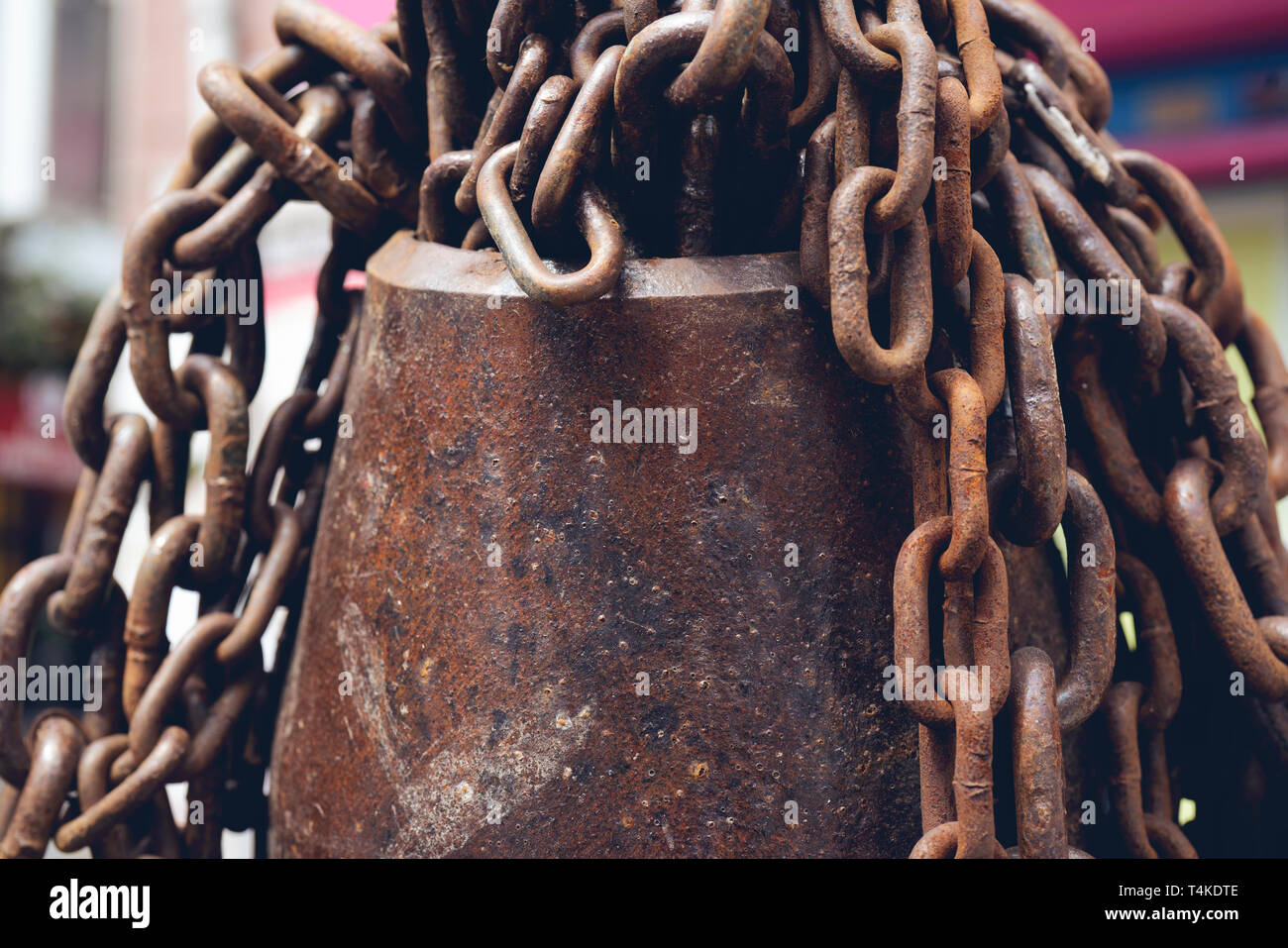 Metal chain bunch chains hi-res stock photography and images - Alamy