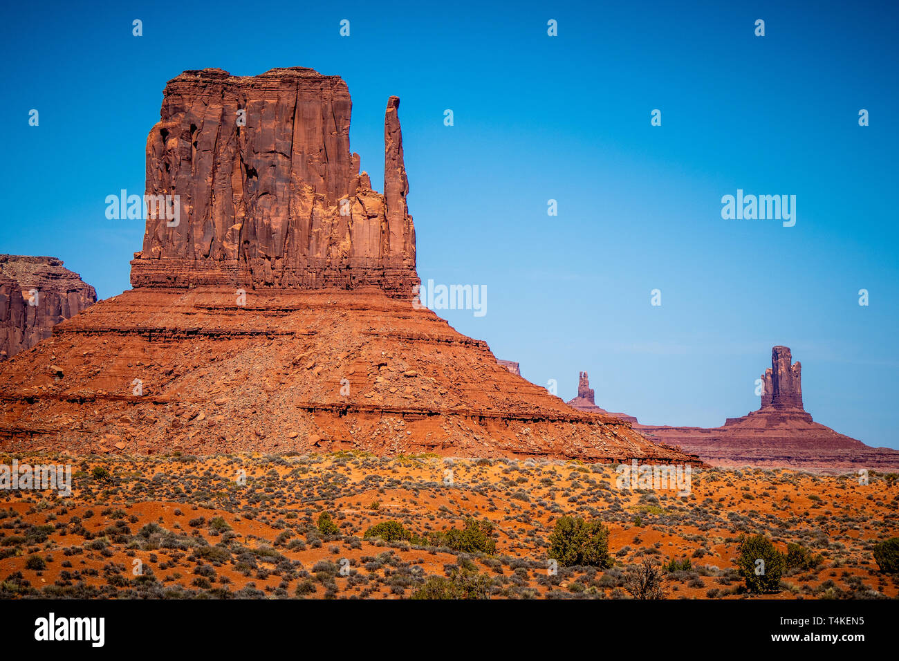 Famous Monument Valley in the desert of Utah Stock Photo - Alamy