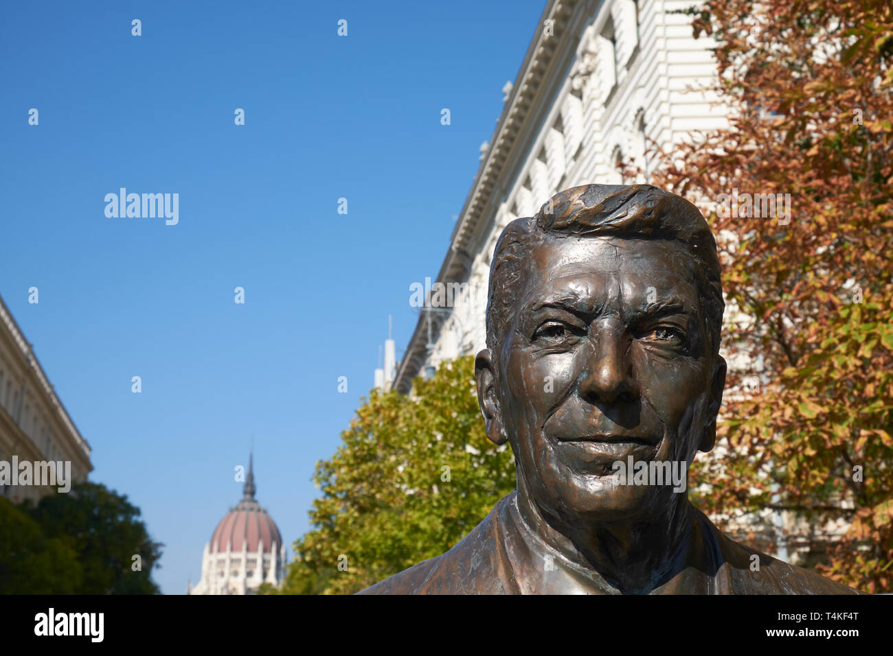Bronze statue president ronald reagan hi-res stock photography and ...