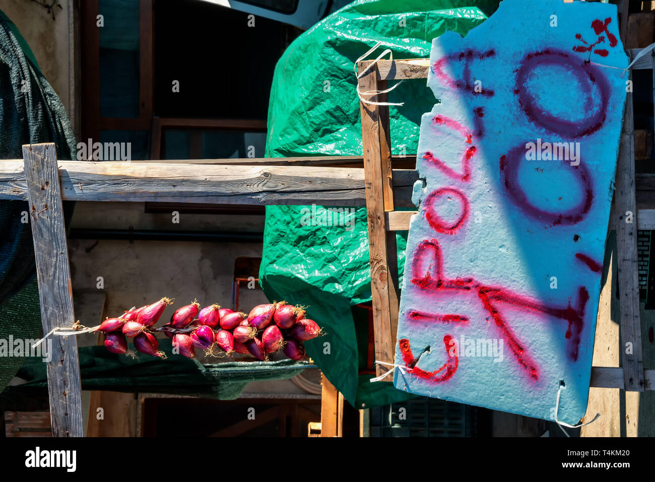 The sweet red onion of tropea hi-res stock photography and images - Alamy