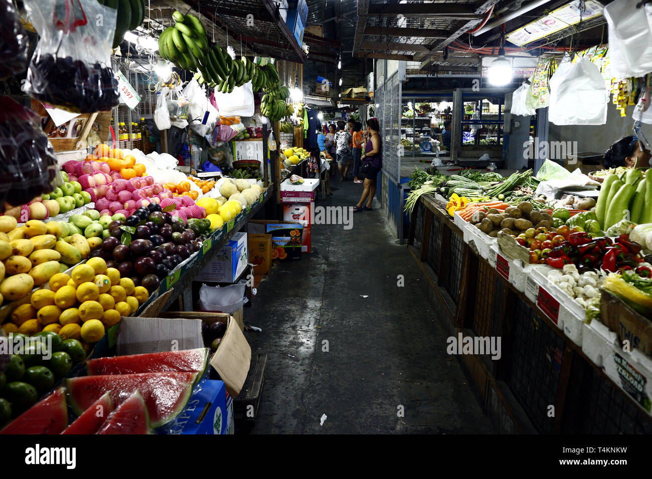 CAINTA, RIZAL, PHILIPPINES - APRIL 17, 2019: Fruit and vegetable stalls ...