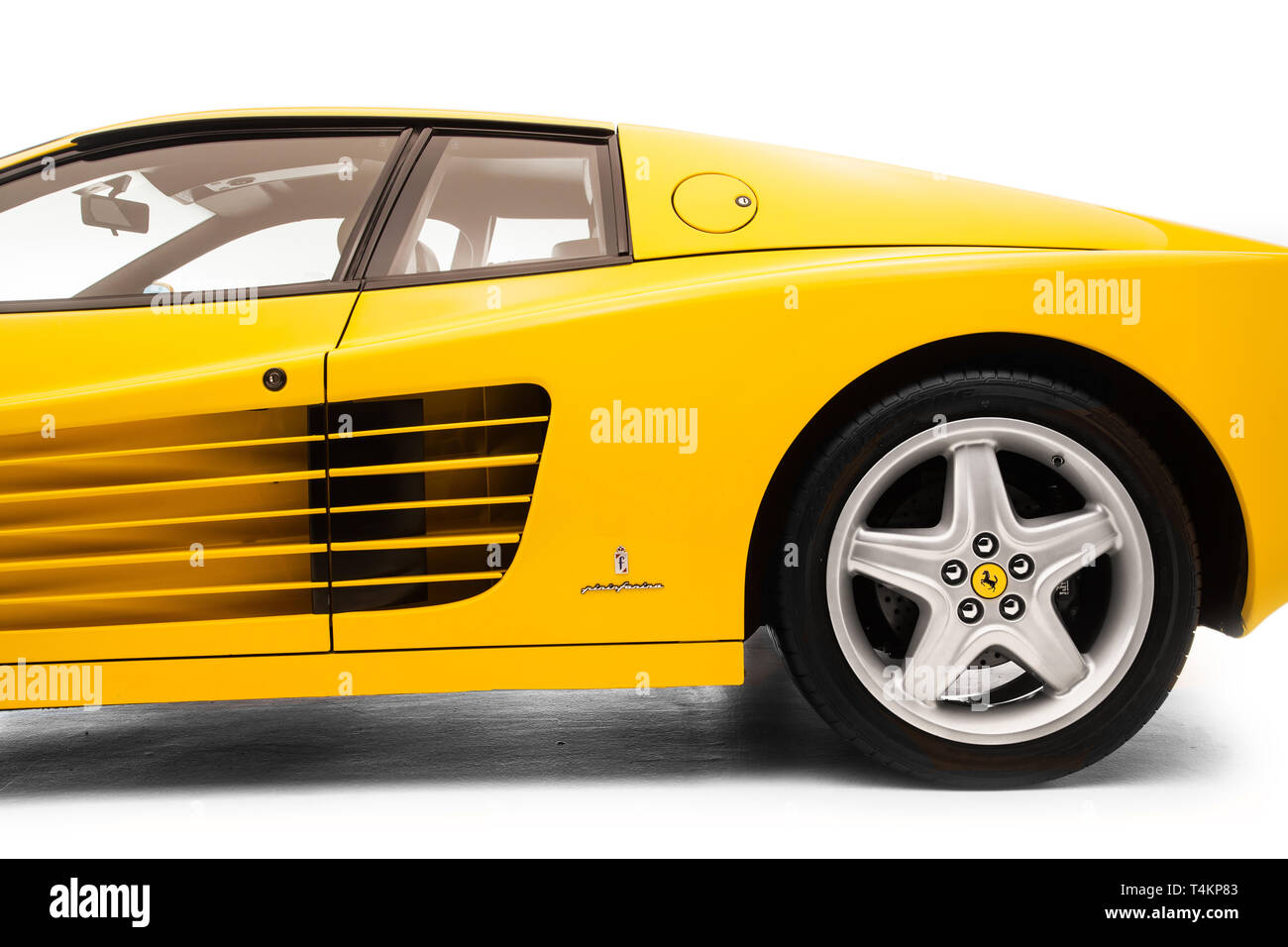 Engine bay ferrari testarossa hi-res stock photography and images - Alamy