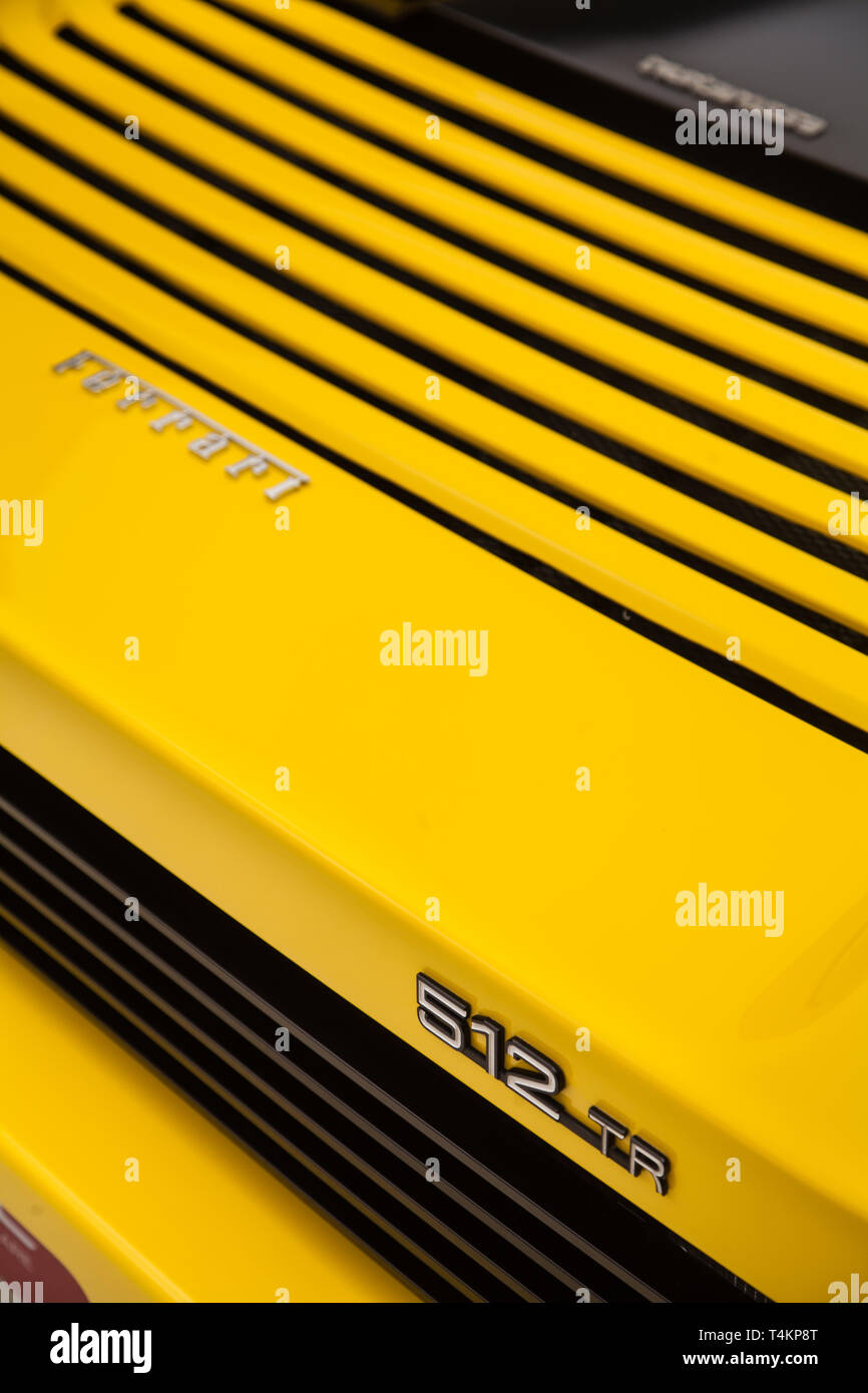 Engine bay ferrari testarossa hi-res stock photography and images - Alamy