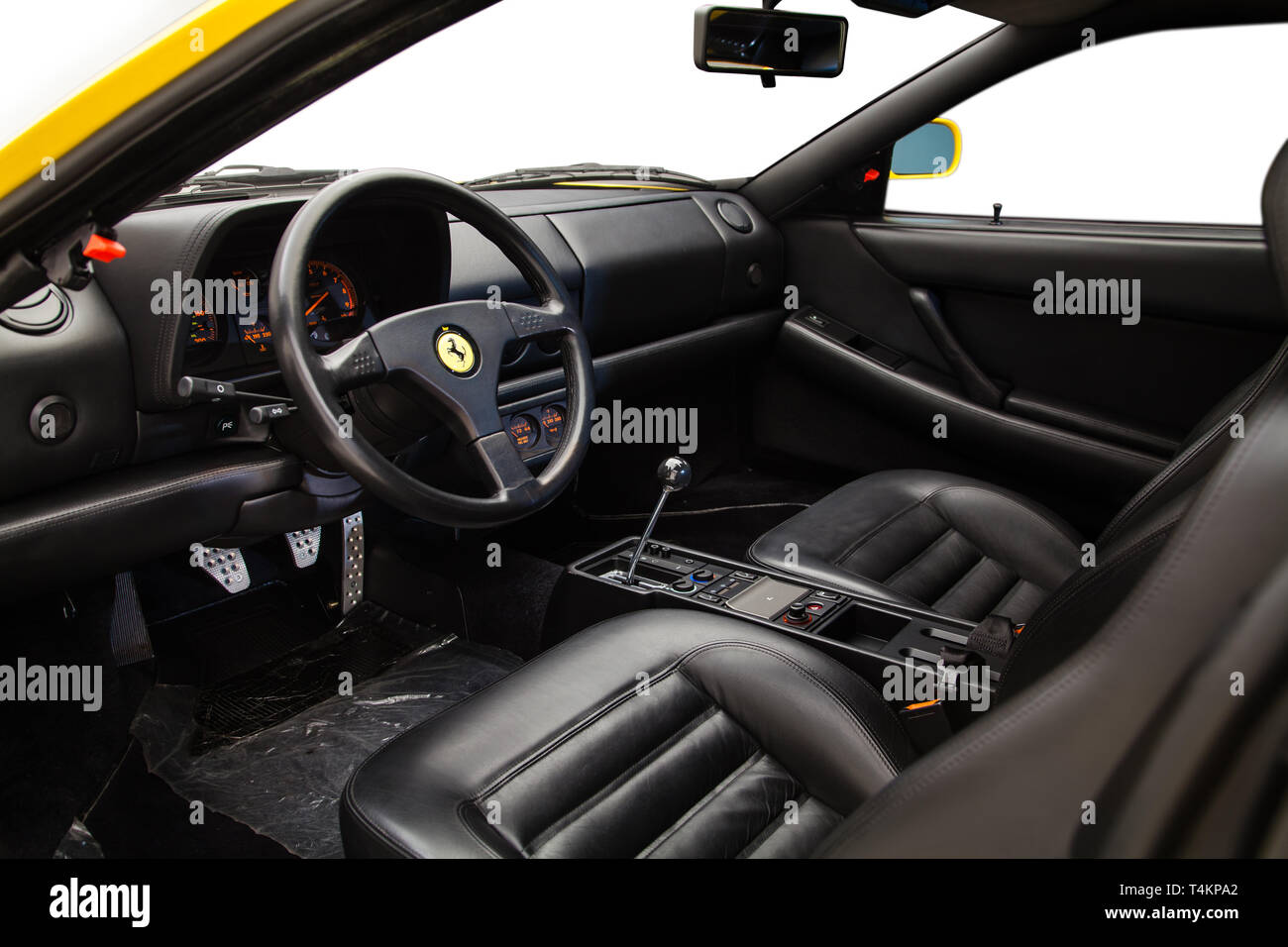 Engine bay ferrari testarossa hi-res stock photography and images - Alamy