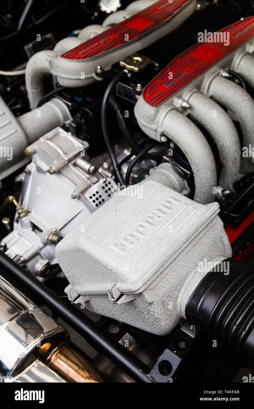 Engine bay ferrari testarossa hi-res stock photography and images - Alamy