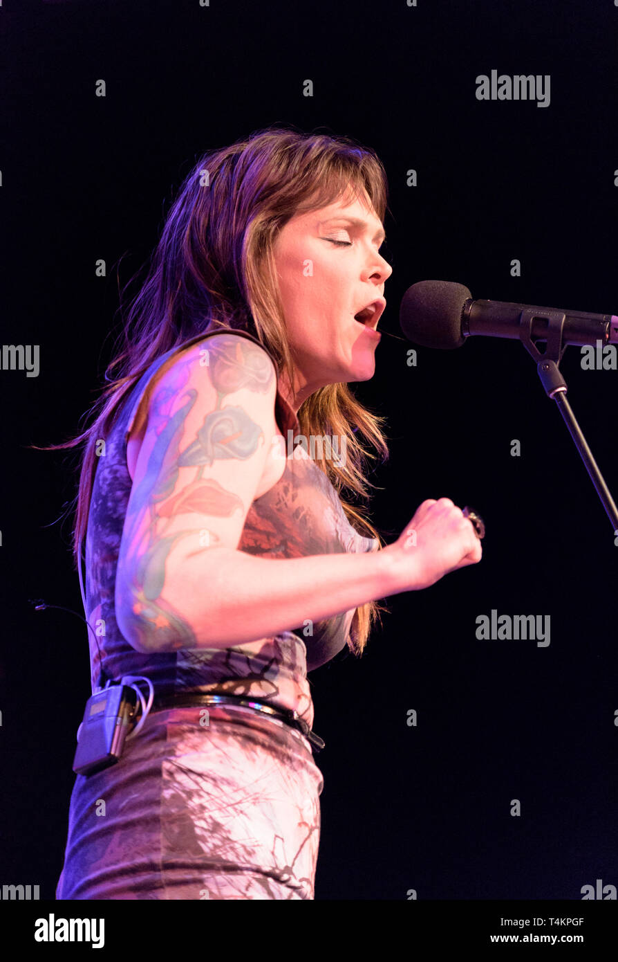 Beth hart singer hi-res stock photography and images - Alamy