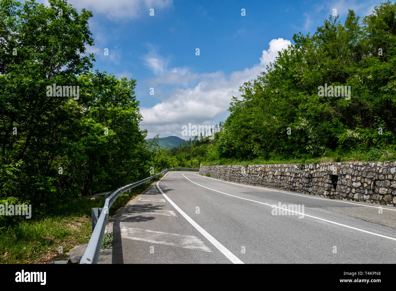 Italian side road hi-res stock photography and images - Alamy