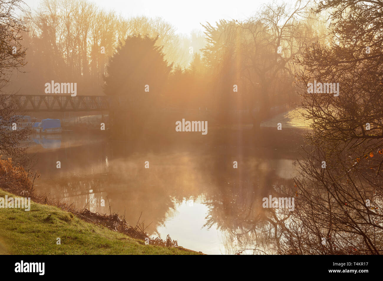 The River Medway valley on a cold and frosty early spring morning with ...