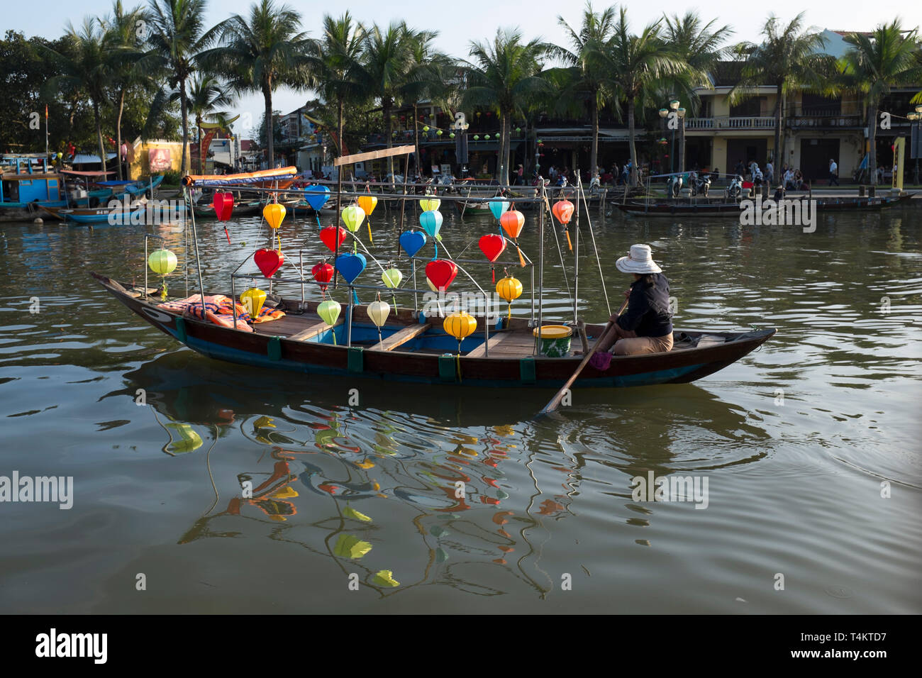 Lantern boats riverside hoi hi-res stock photography and images - Alamy