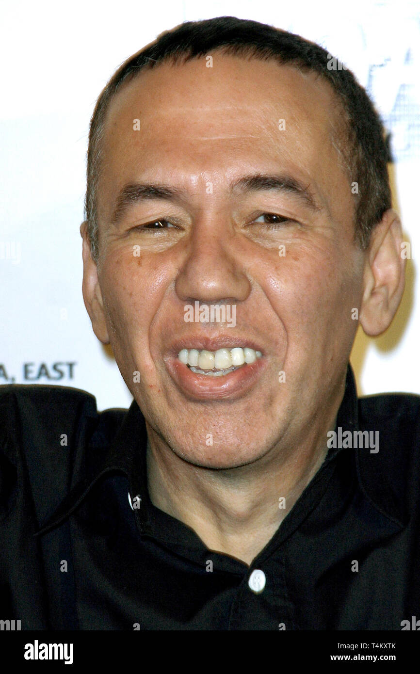 Gilbert gottfried stage hi-res stock photography and images - Alamy