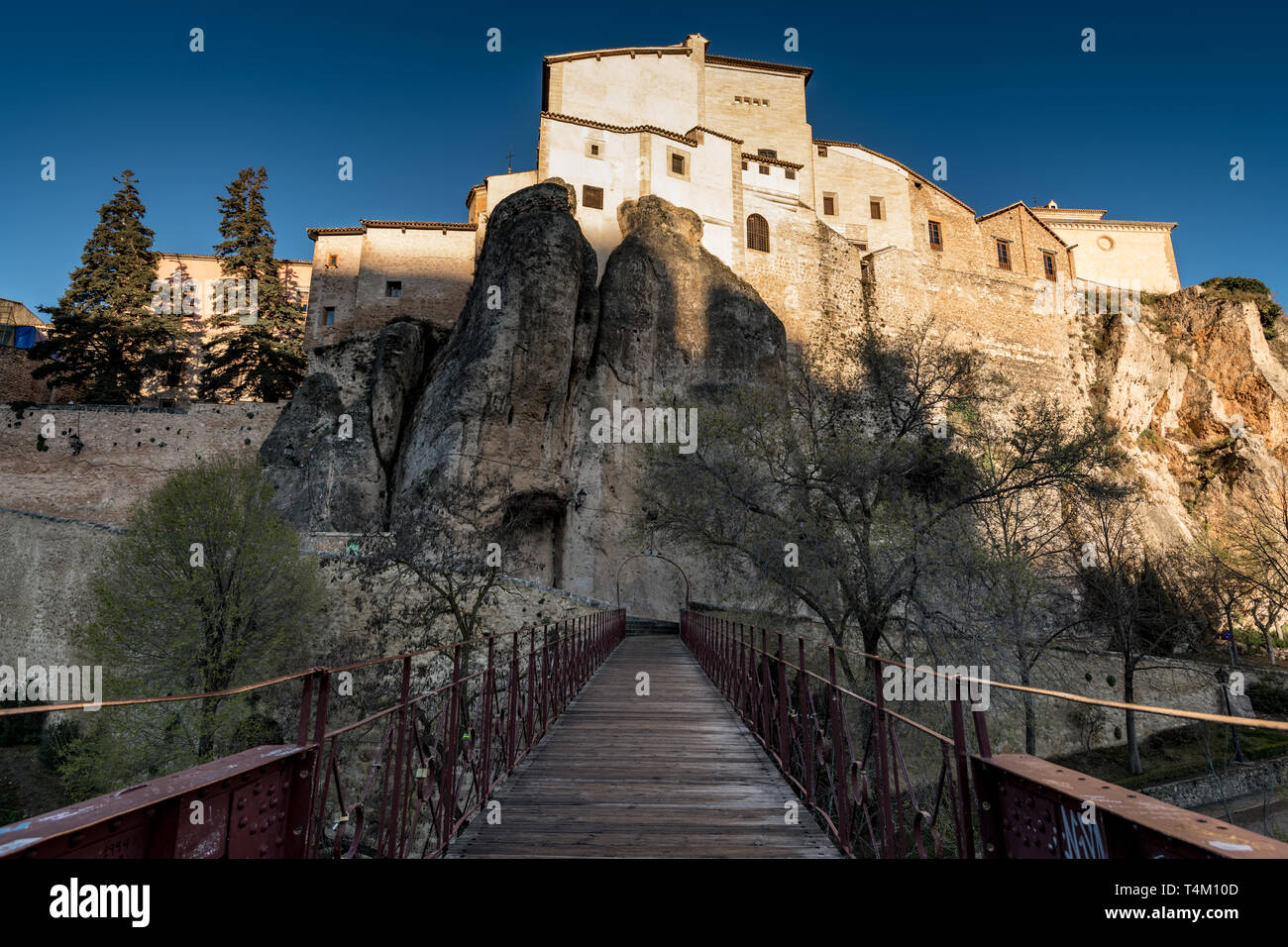 Cuenca bridge hi-res stock photography and images - Alamy