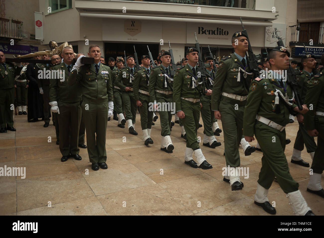 Members of Spanish paratrooper brigade from the Spanish army seen ...
