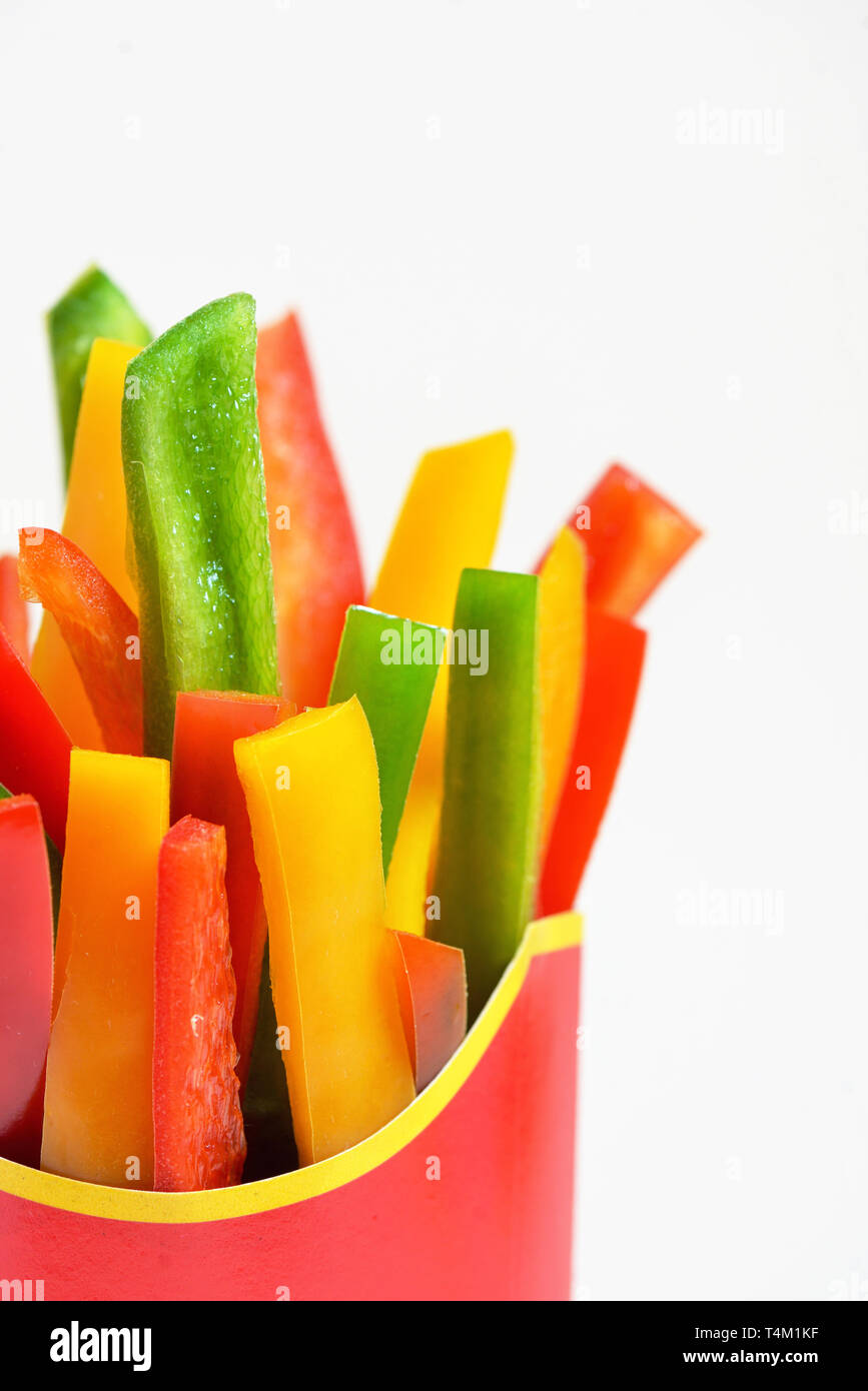 Paper lunch boxes with fresh raw bell peppers Stock Photo - Alamy